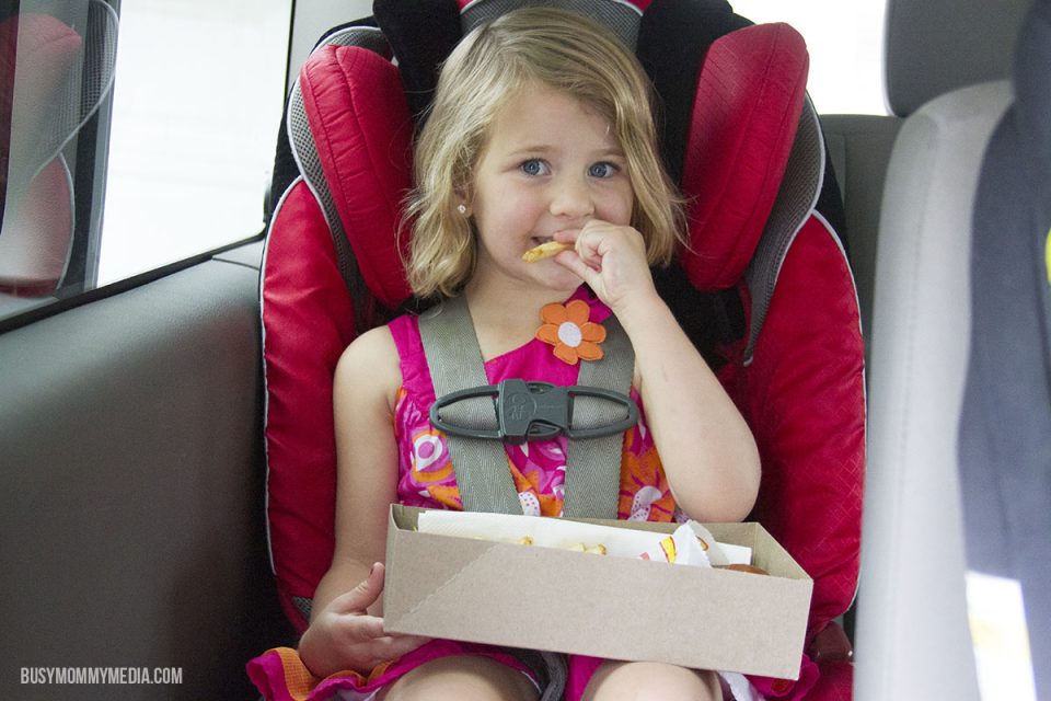 How to Keep your Kids Clean when They Eat in the Car