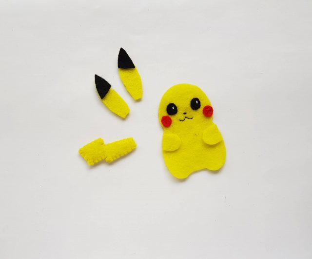 Pokémon Craft - DIY Felt Pikachu Plush