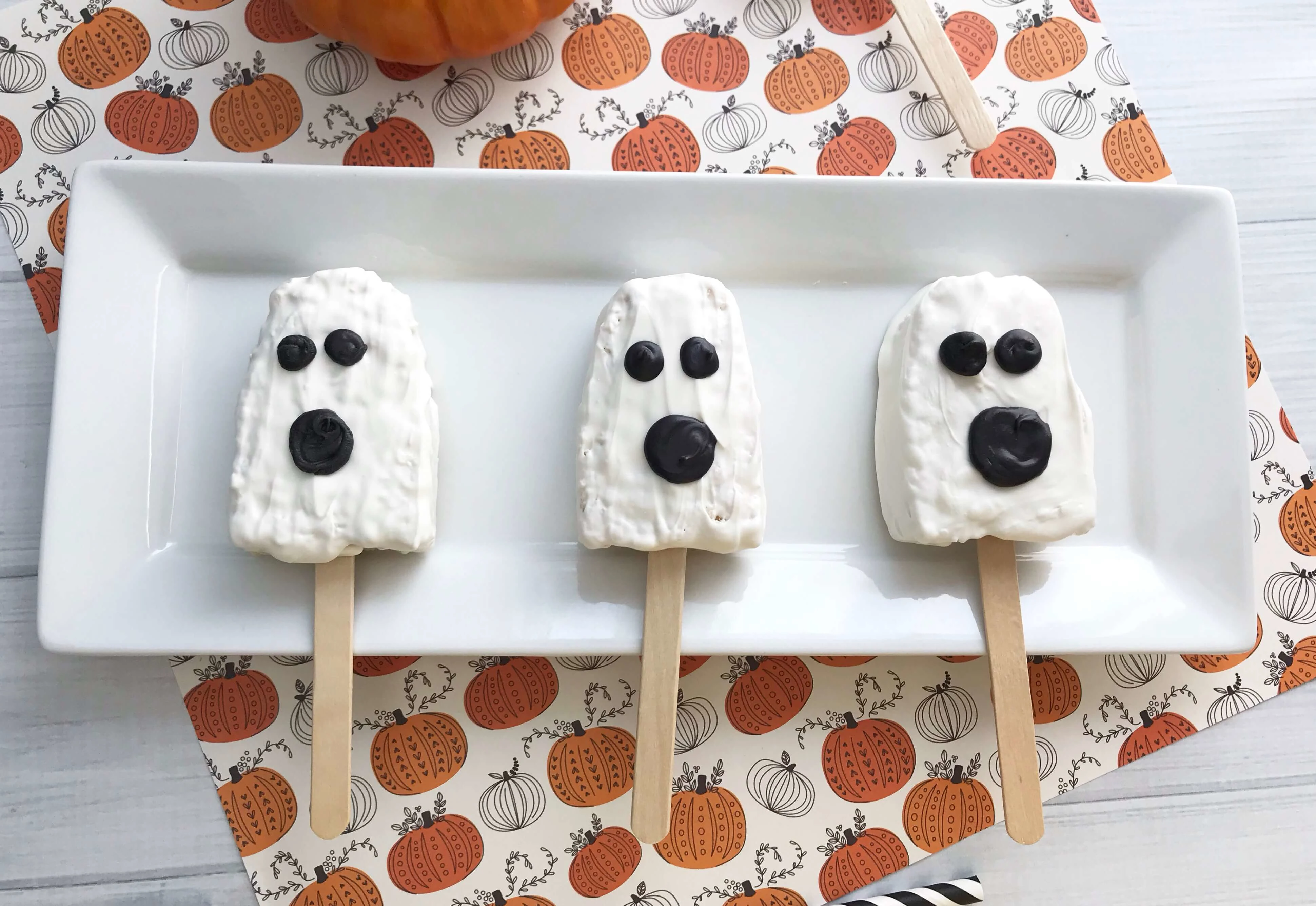 Cute (and EASY) Ghost Rice Krispies Treats